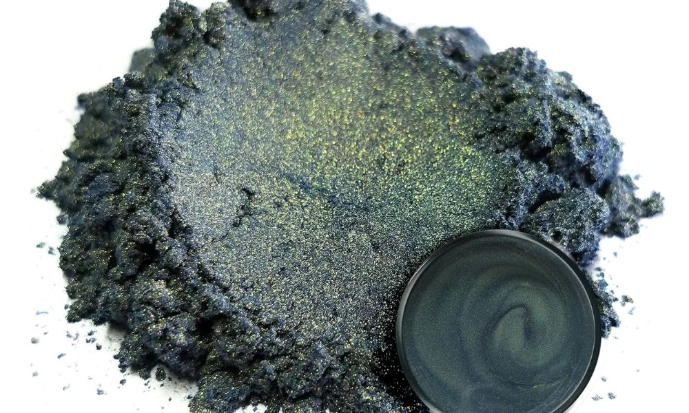 Understanding the Difference Between Mica and Glitter – Eye Candy Pigments